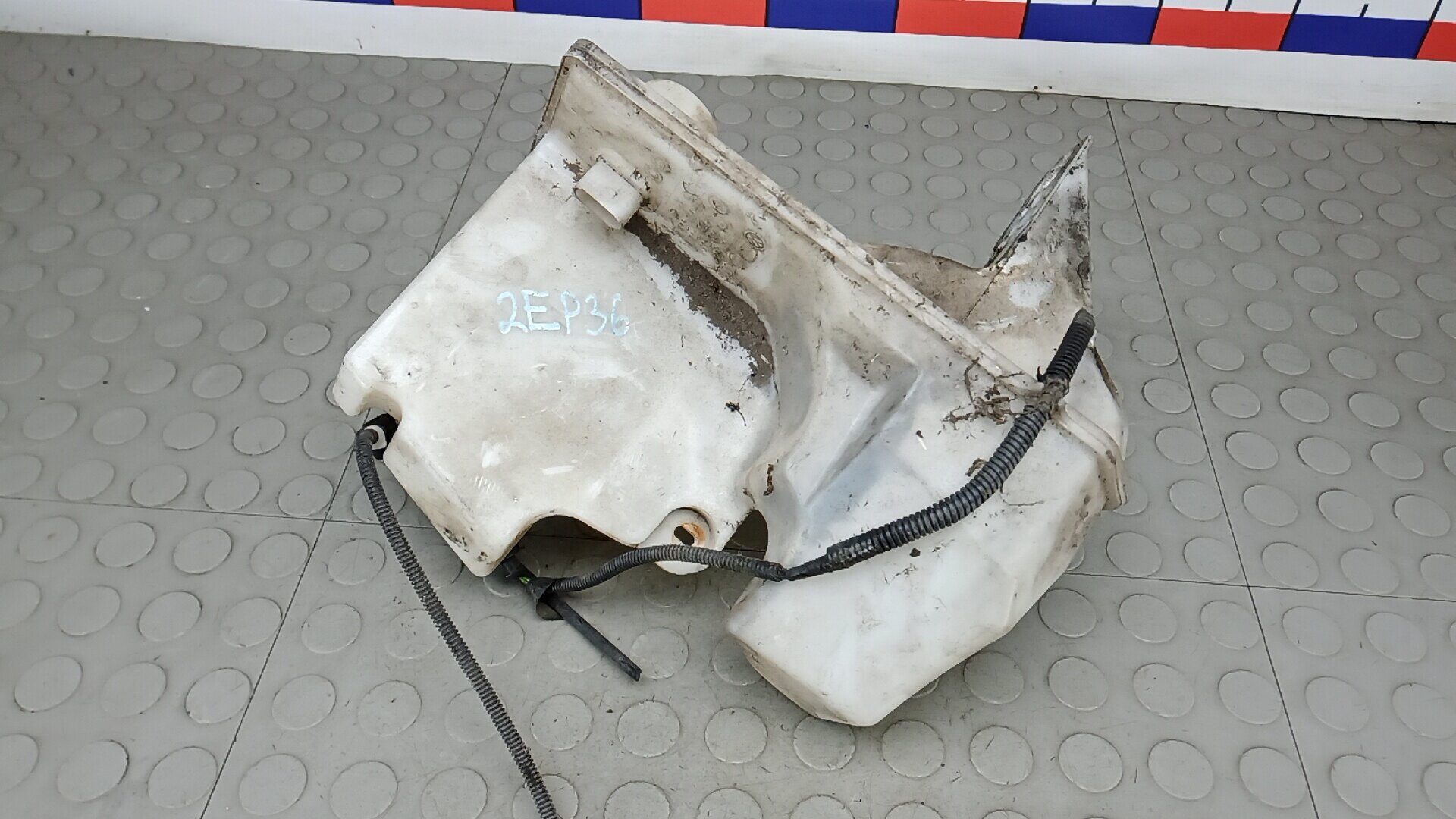 Бачок омывателя VOLKSWAGEN TRANSPORTER T5