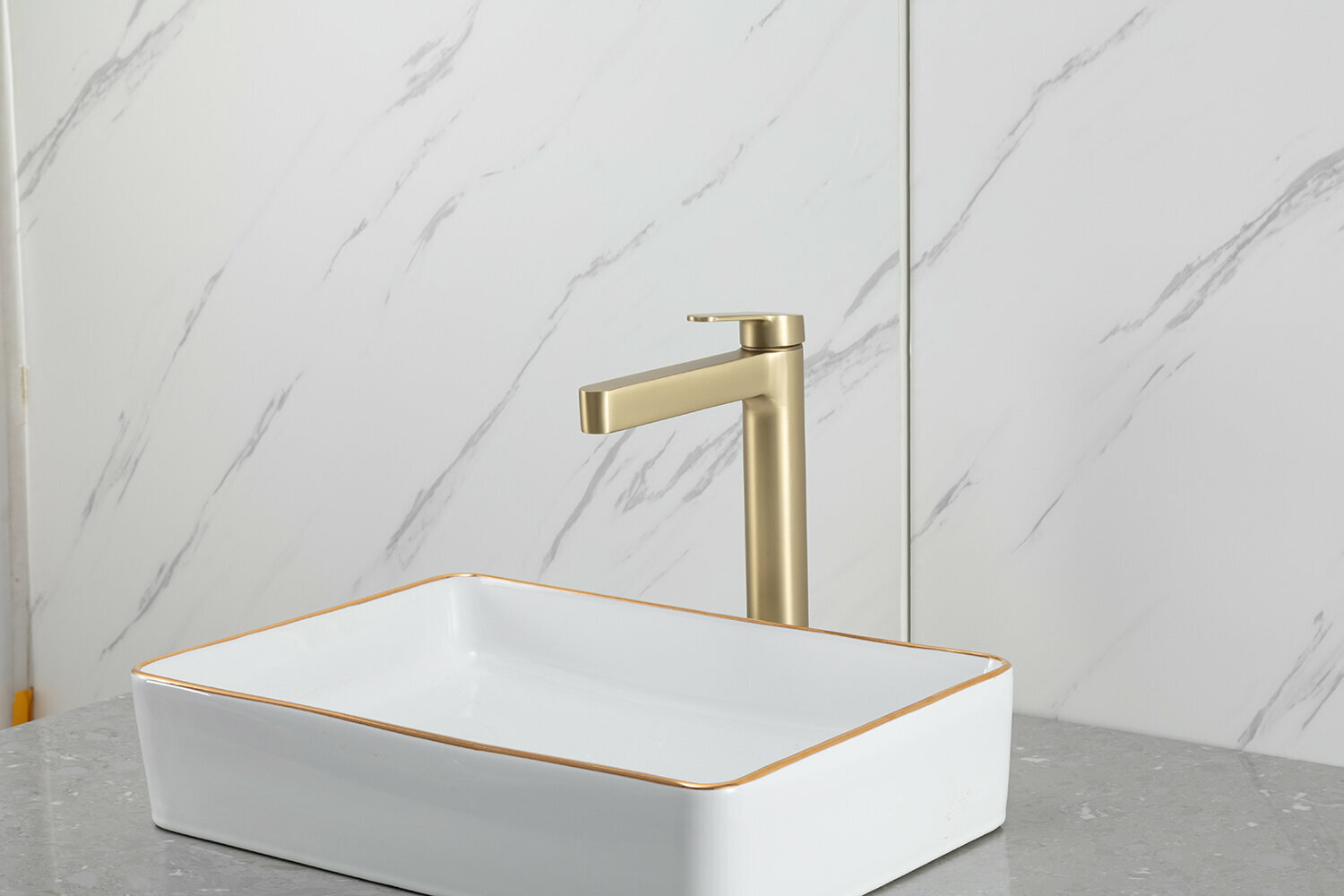 Смеситель для раковины Gappo G1099-83 золотой сатин, высокий