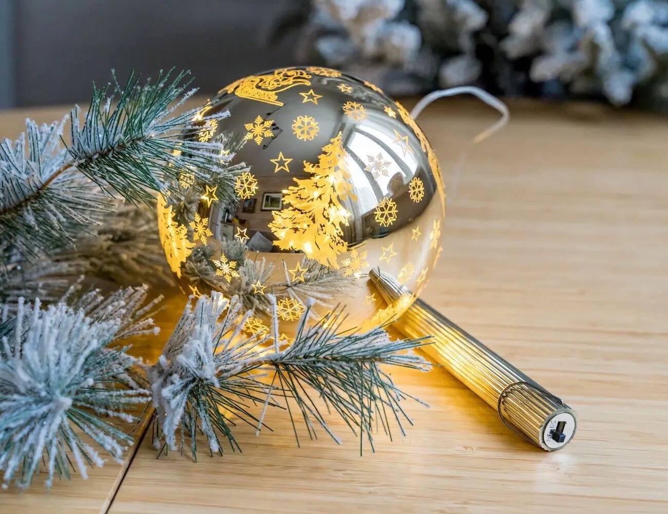 Светящийся ёлочный шар новогодний полёт, золотой, 10 тёплых белых микро LED-огней, 12 см, батарейки, Peha Magic