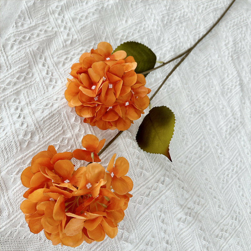 Цветочная сфера из искусственной гортензии маки phyllanthus для организации мероприятий и фотосъемки оранжевый