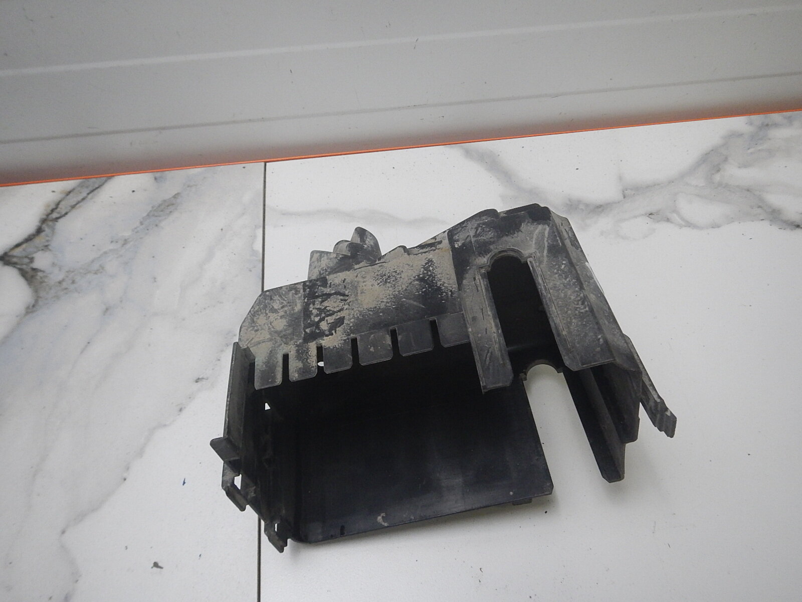 Б/У Корпус блока предохранителей, Skoda (Шкода)-RAPID (12-) SKODA Rapid (12-) Сломано 2 крепления, трещина. 622354 VAG а...