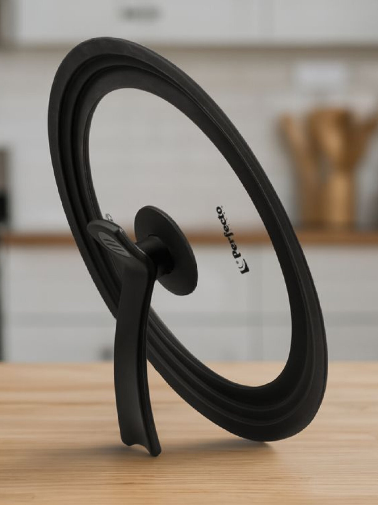 Крышка стеклянная для сковороды или кастрюли с ручкой PERFECTO LINEA Chef с силиконовым ободком 28 см (25-024680)