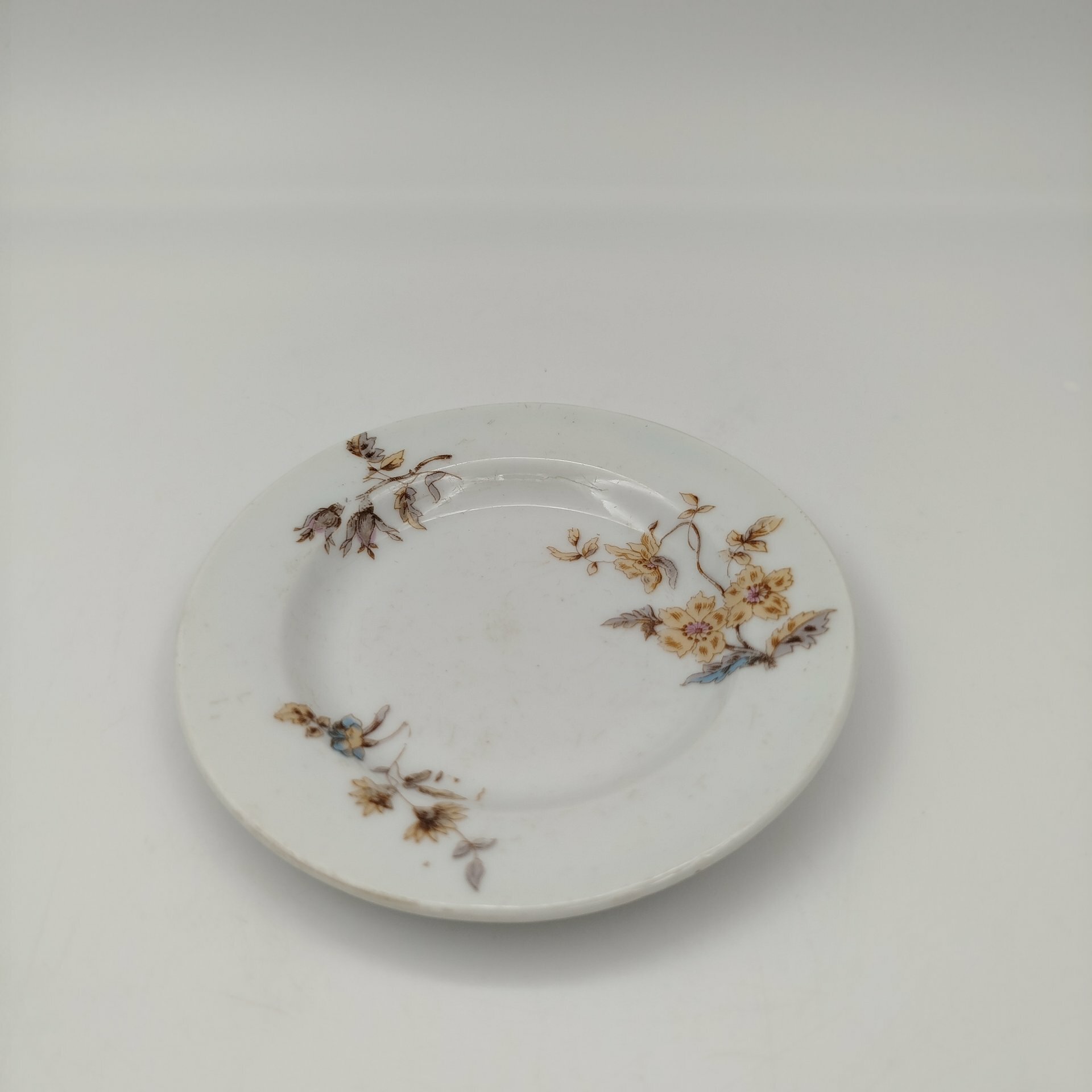 Розетка (блюдце) с цветочным декором, фарфор, роспись