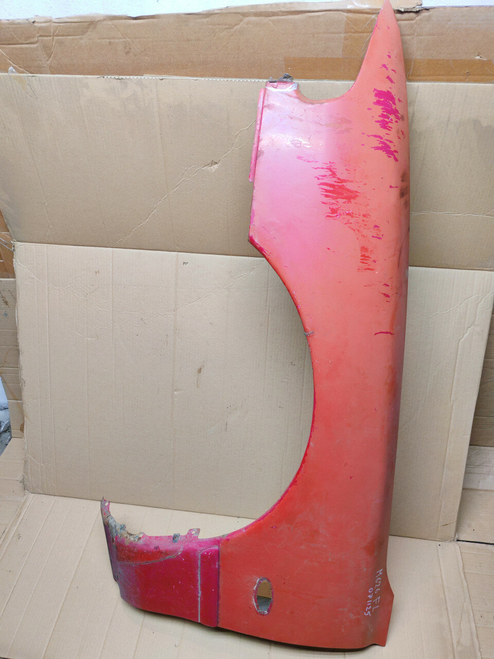 Крыло левое Mazda 626 GE (дефект крепления)