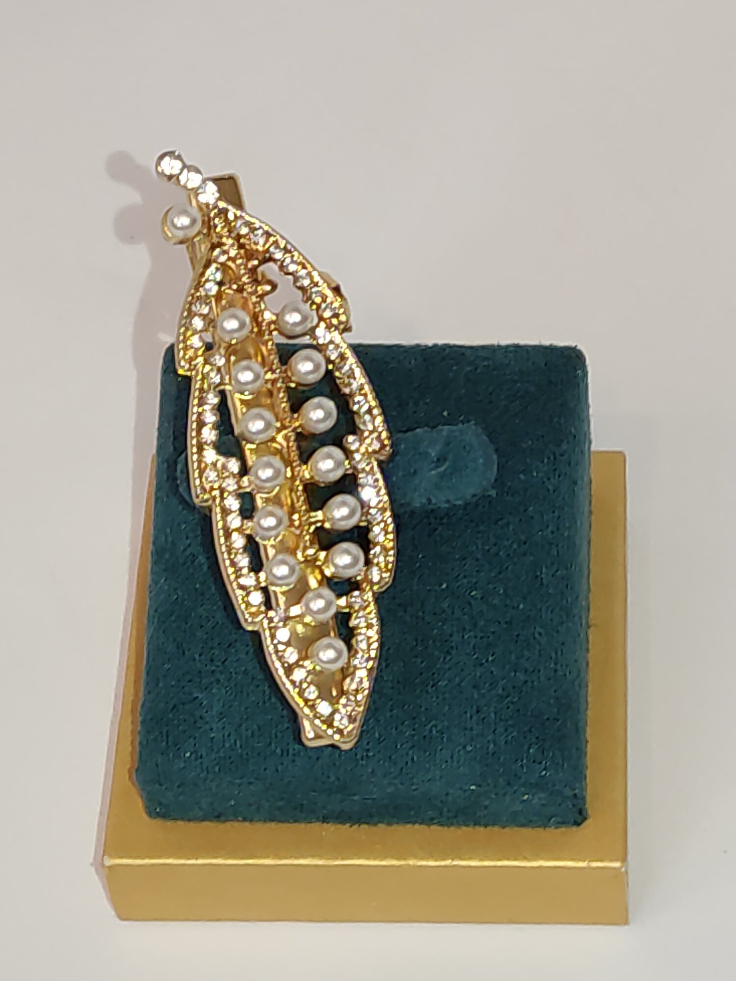 Заколка - зажим для волос "Лист", металл, золотистый, стразы, бусины, 6 см