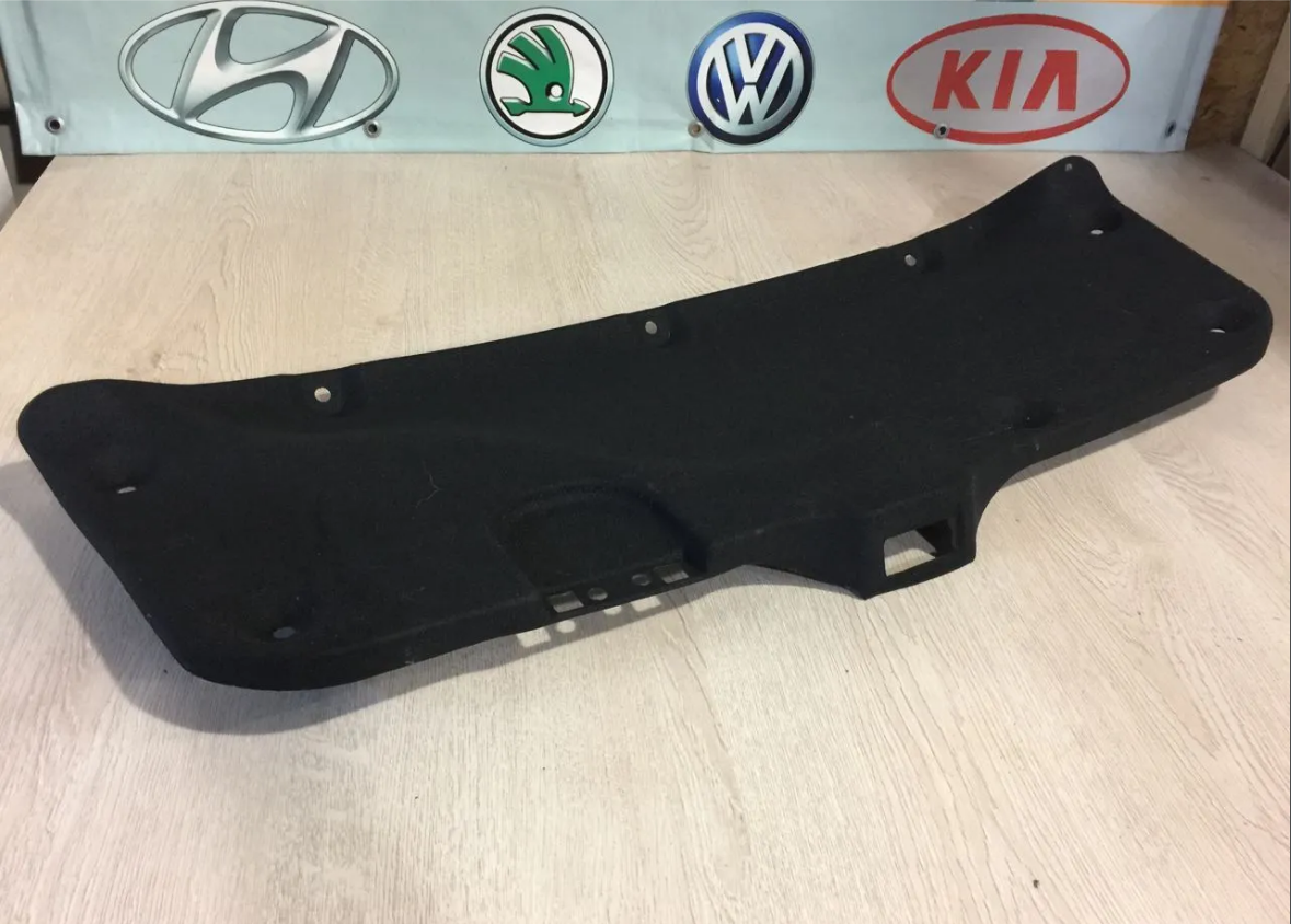 Kia Rio Рио обшивка крышки багажника, б/у