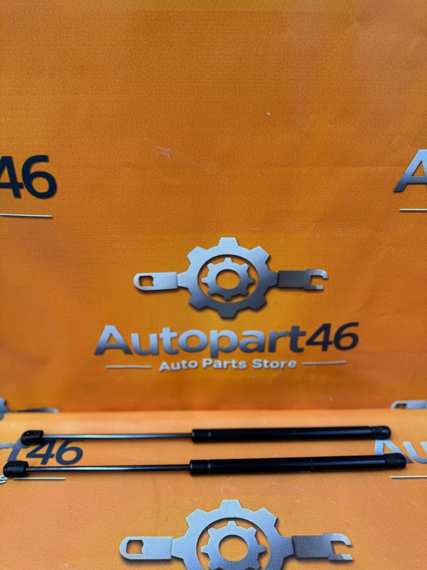 Амортизаторы крышки багажника газовый упор Форд Фокус 2 Ford Focus 2 хэтчбек.