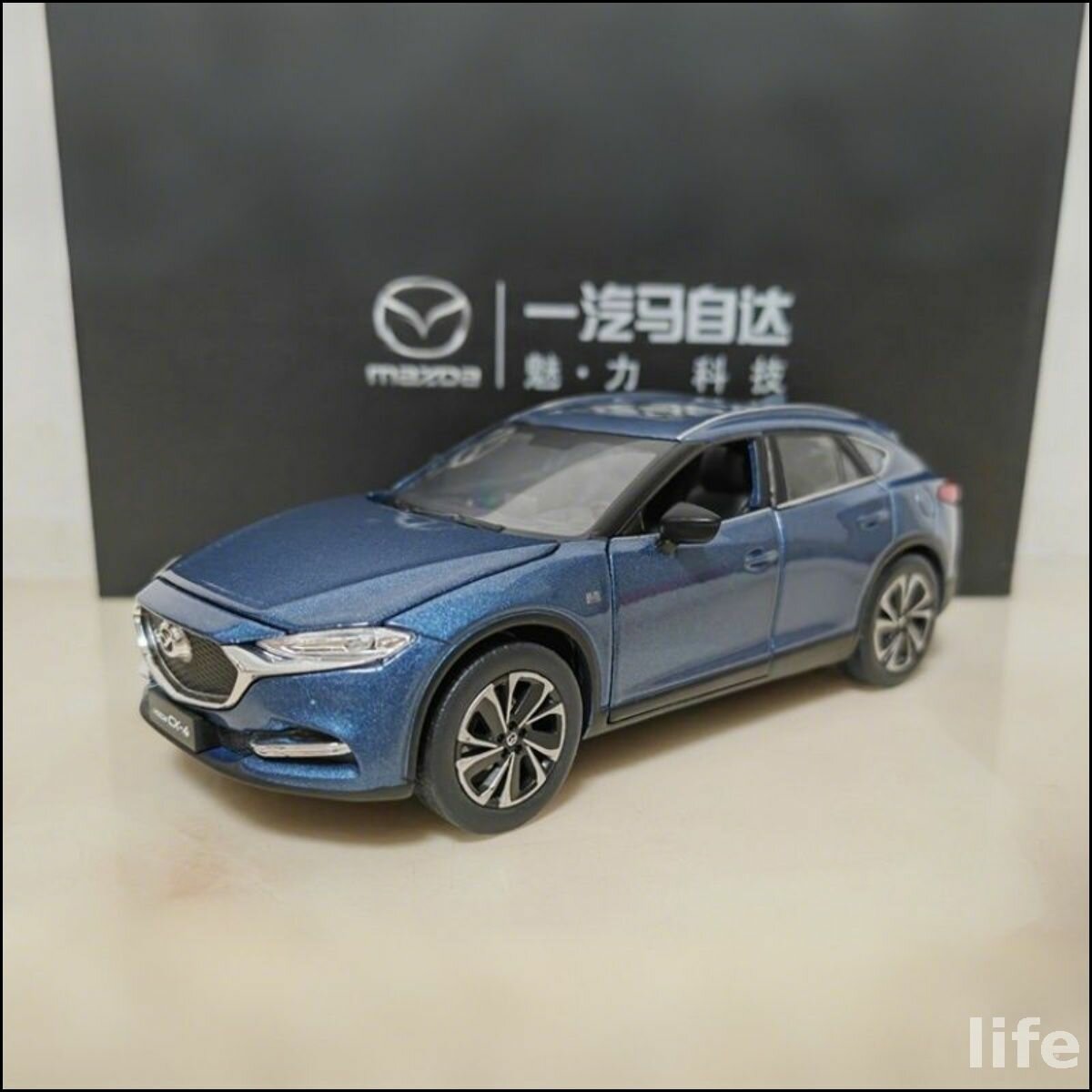 Эксклюзивная металлическая модель 1:32 Mazda CX4 SUV, коллекционная машинка автомобиля Мазда CX4 из серии Форсаж