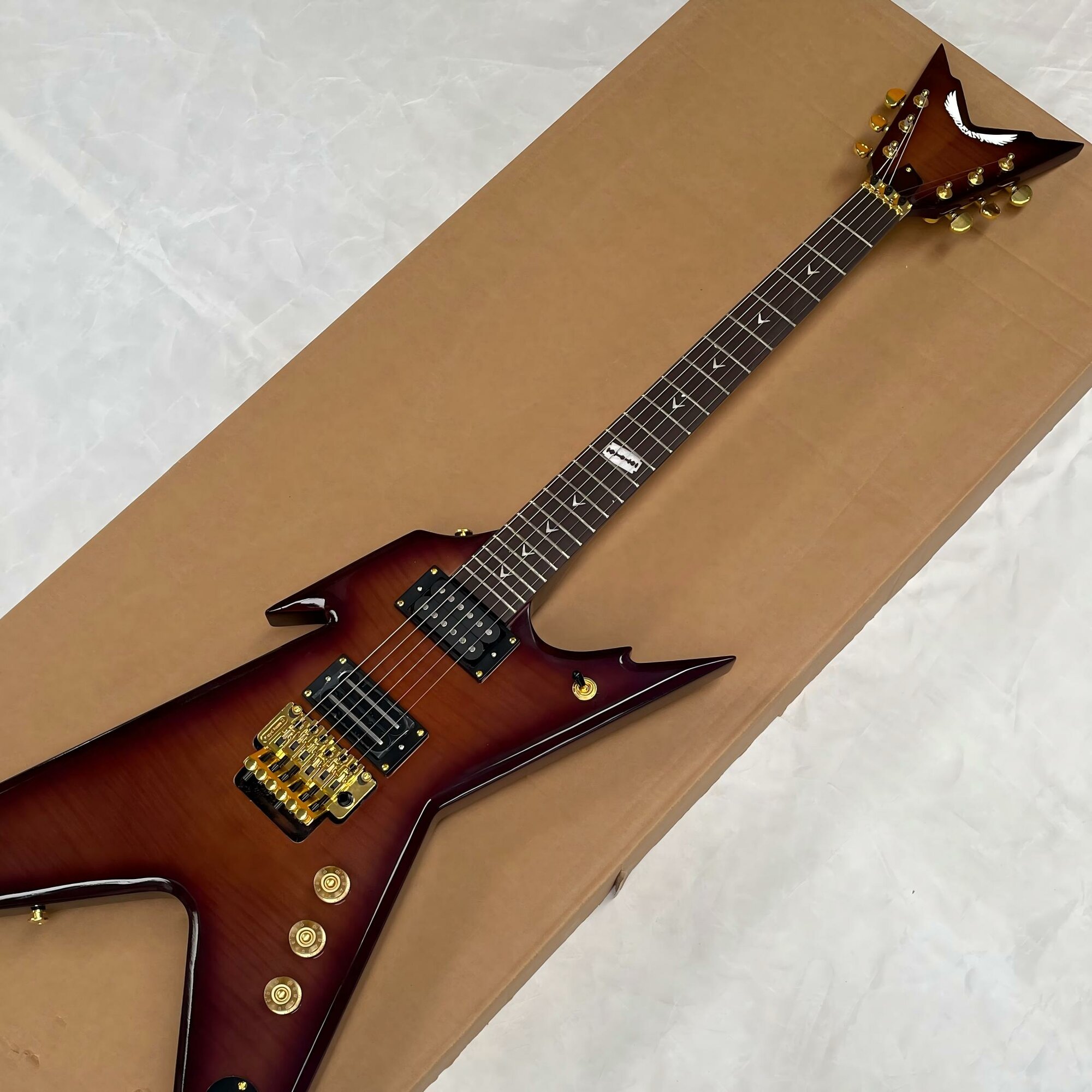 V электрогитара шипы фиолетовый градиент / Sunburst флейм клён золото HH Floyd Rose кинжалы