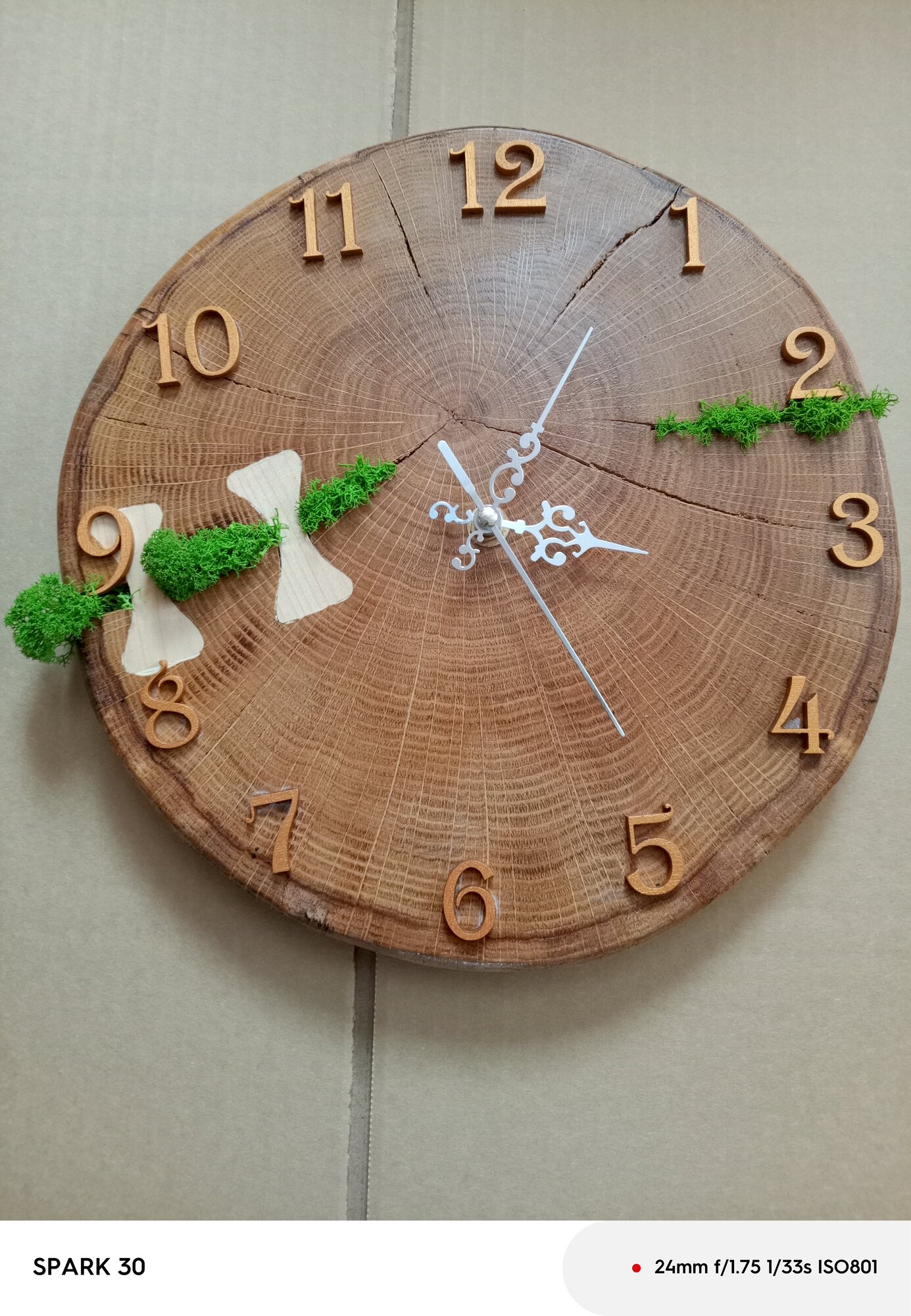 Часы из торцевого спила дуба