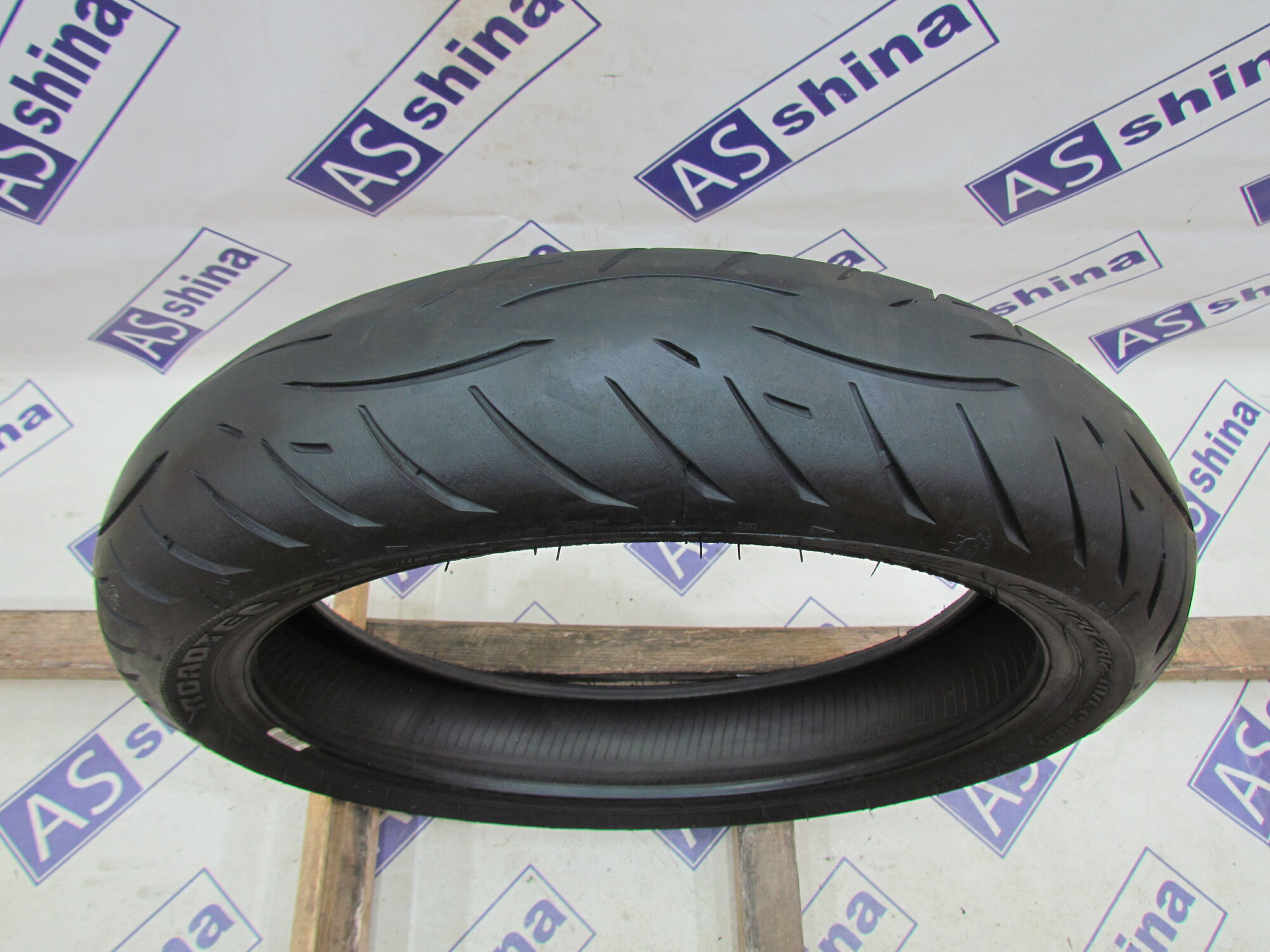 Мотошина БУ для мотоцикла Metzeler Roadtec Z8 Interact 120 / 70 R17 0024670