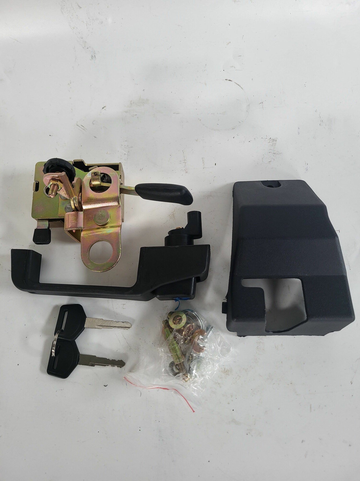 Замок двери левый в сборе арт.80-6105010