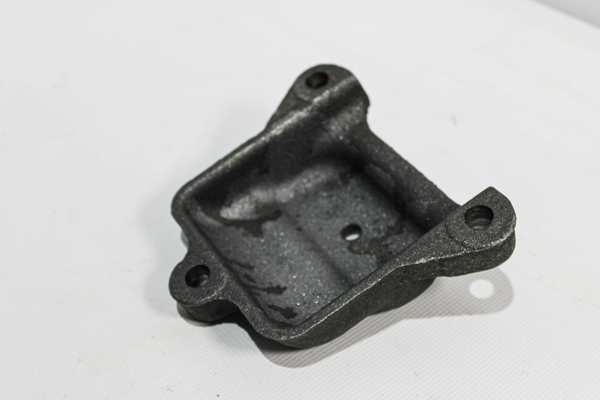 Кpышка заднего кронштейна задней рессоры