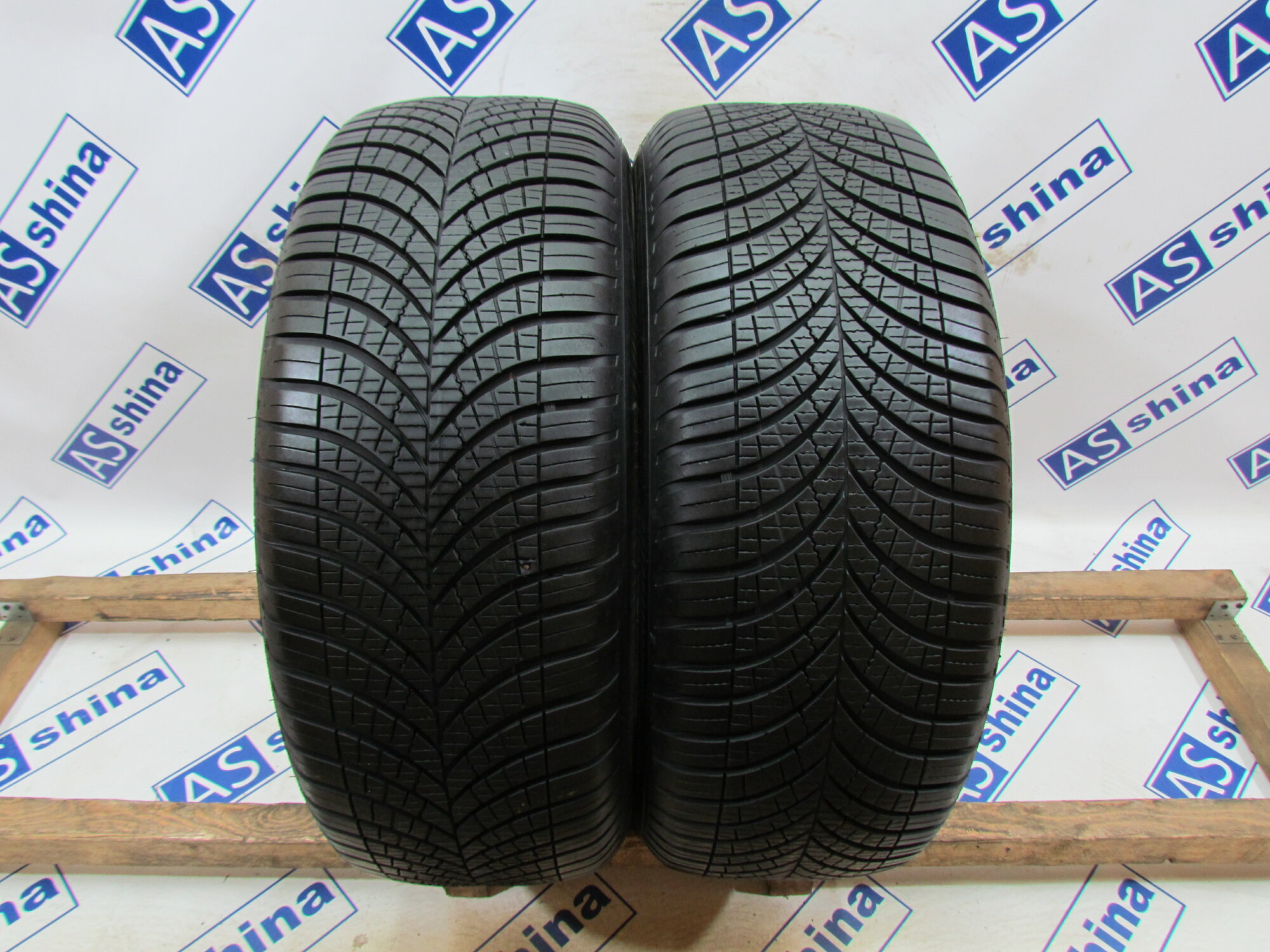 Goodyear Vector 4Seasons SUV GEN-3 235 55 R18 летние БУ шины 5-10% износ , артикул 0026707