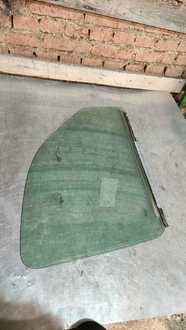 Стекло двери передней правой Renault Kangoo рест. 2005