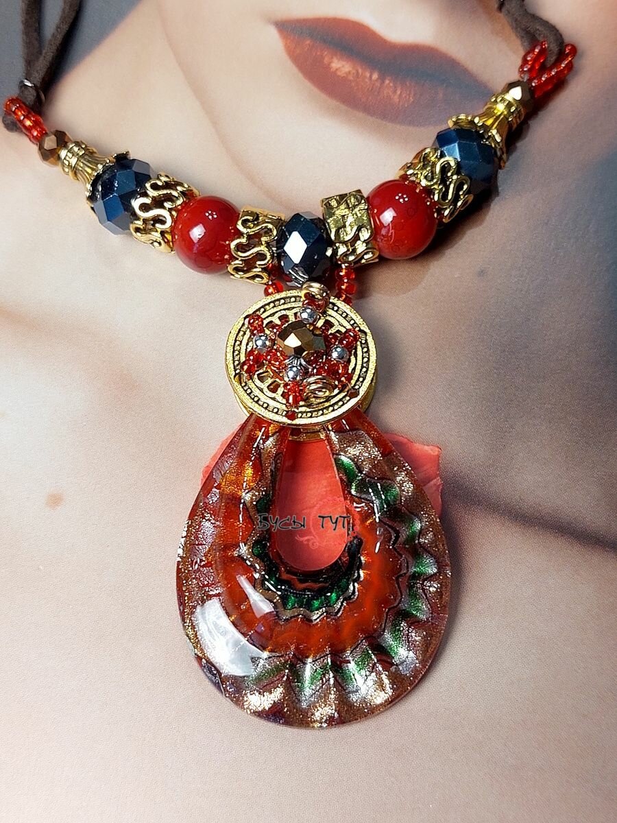 Колье, стекло, пластик