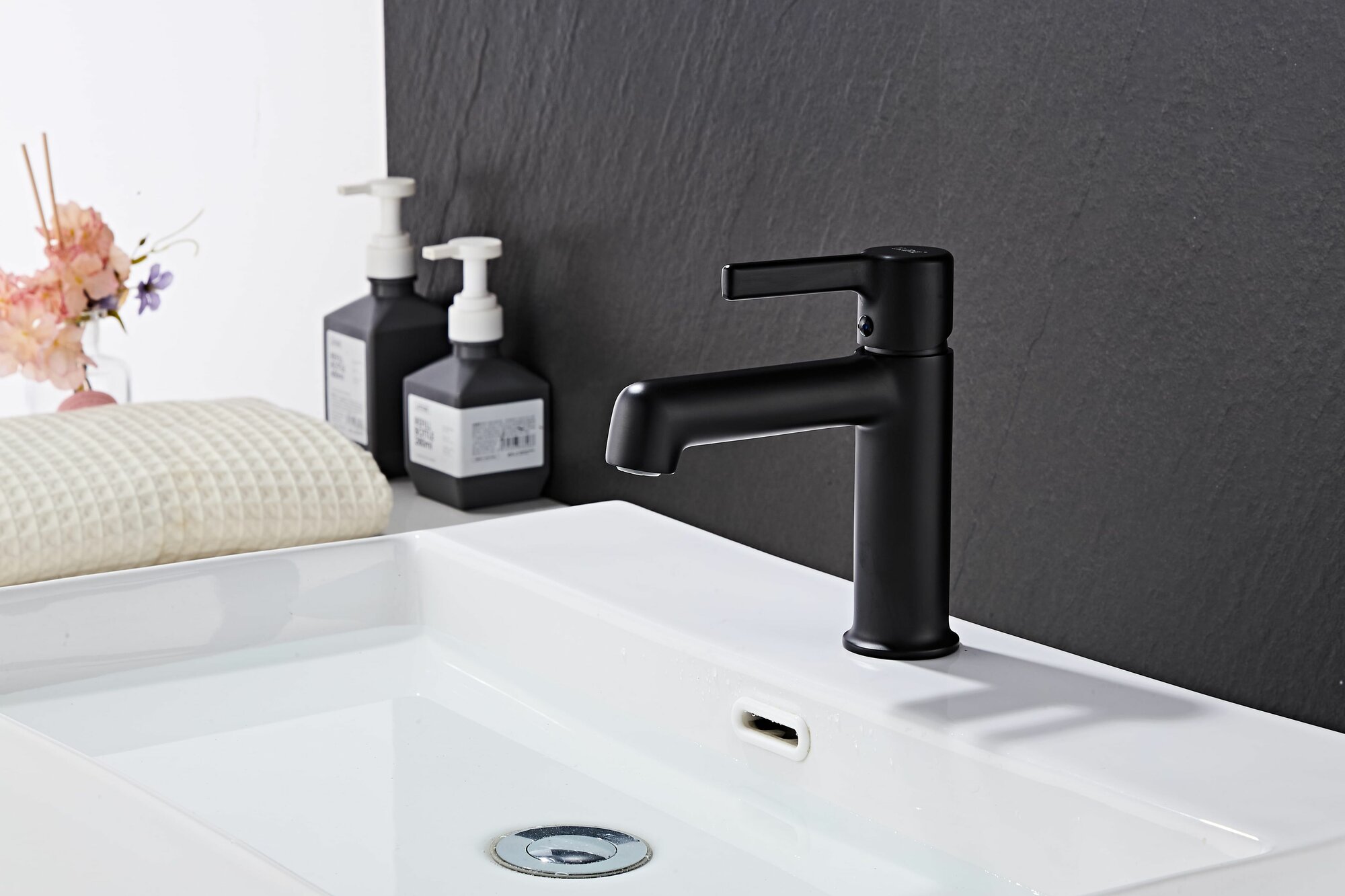 Смеситель монолитный для раковины латунный, кран для умывальника черный HAIBA HB10814-7