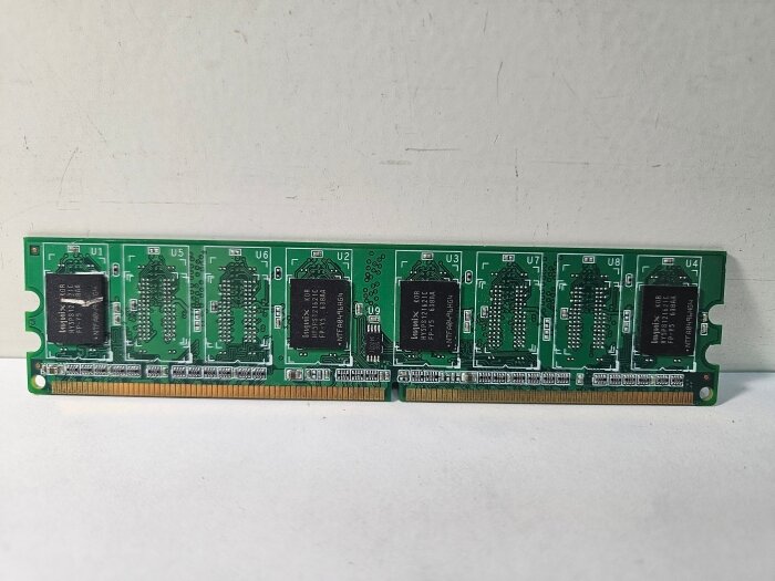 Оперативная память DDR2 256Mb PC2-5300 Hynix HYMP532U64CP6-Y5