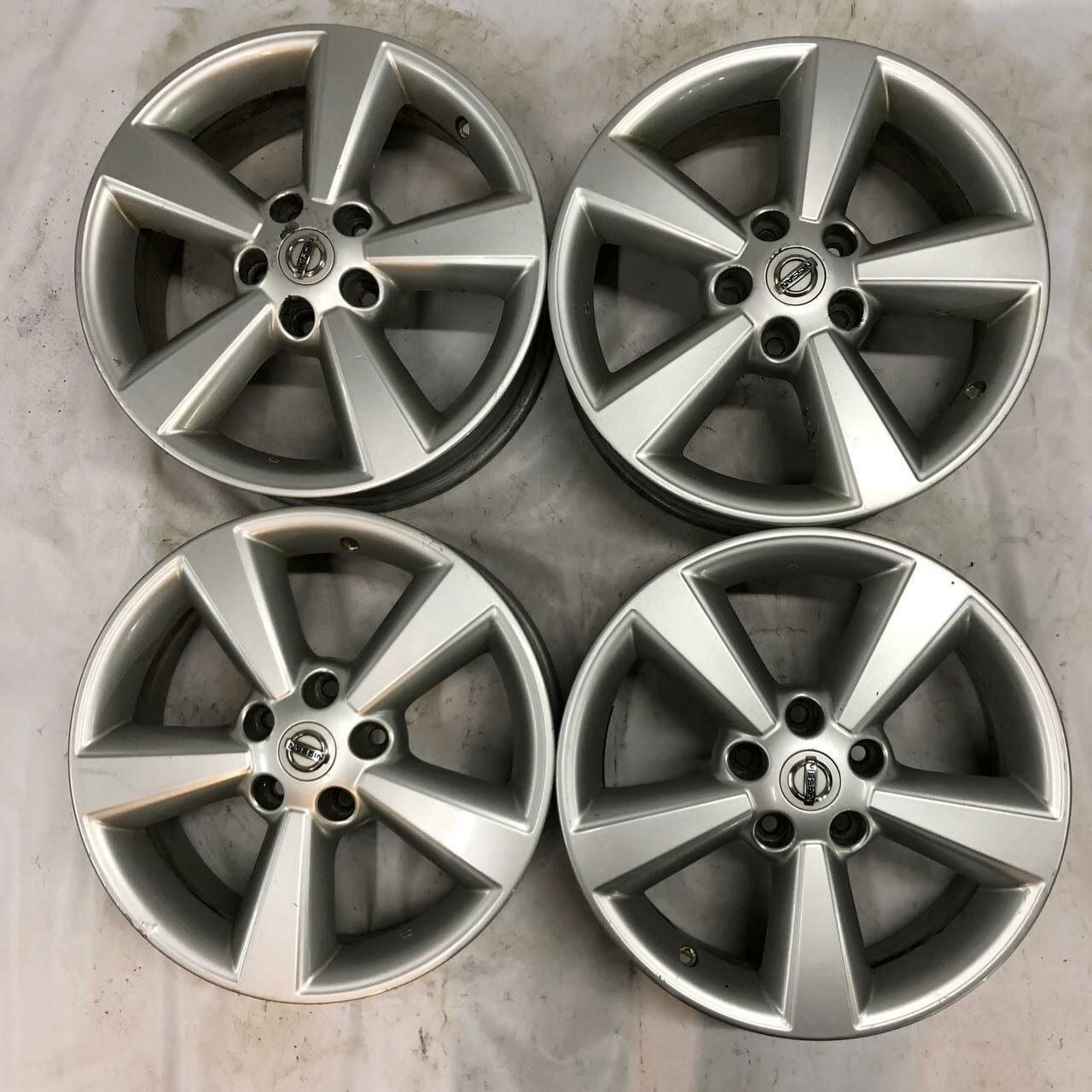 Колесные диски Nissan 17x6.5 PCD 5x114.3 D66.1 ET40 (оригинал)