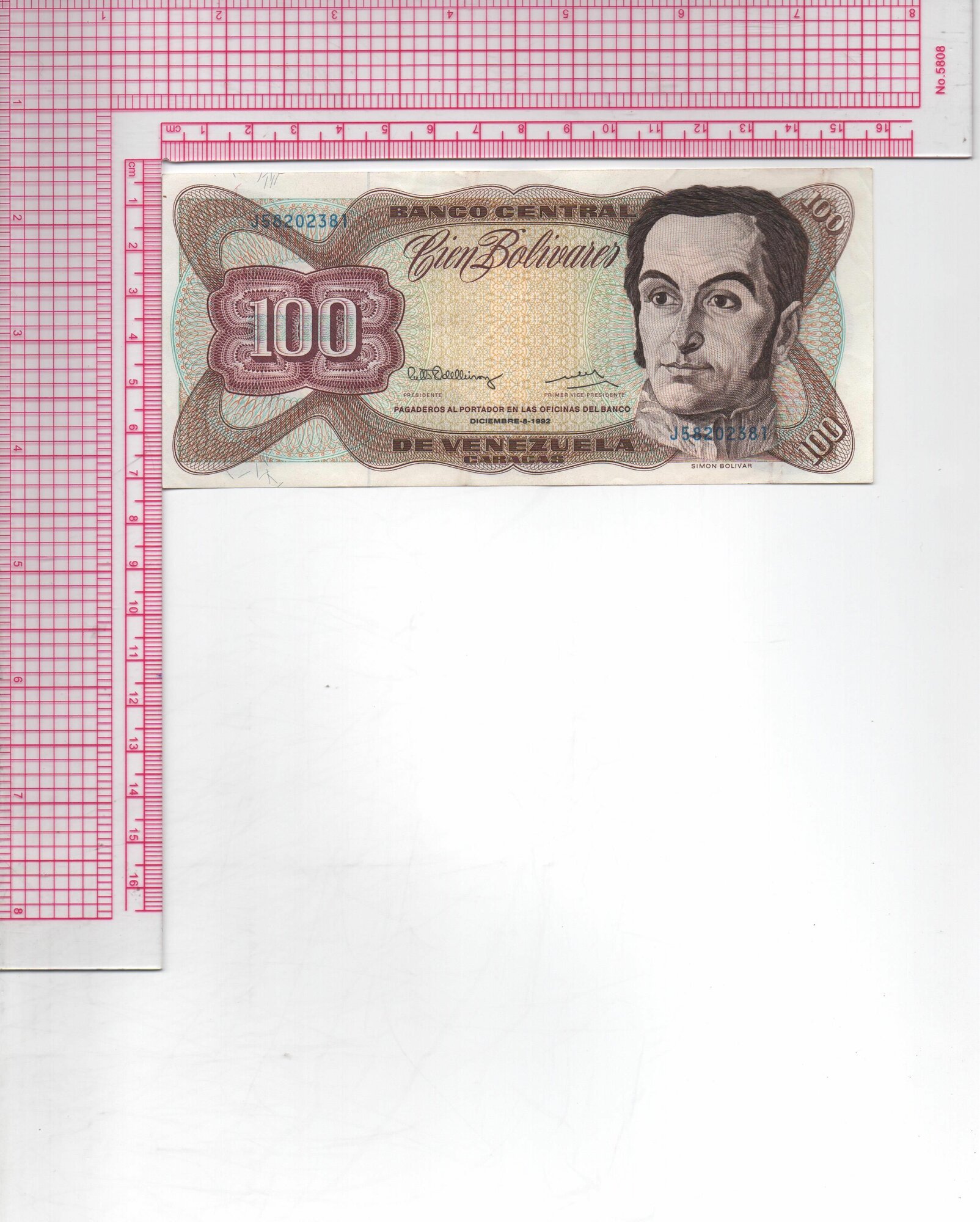 Купюра Венесуэла. 100 боливар 1992 года. Из обращения состояние хорошее.
