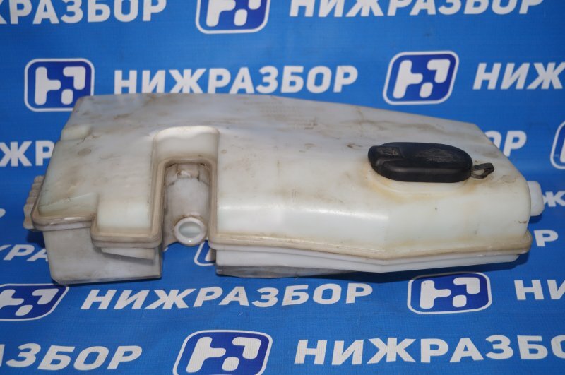 Бачок омывателя лобового стекла Renault Duster 2.0 289106288R