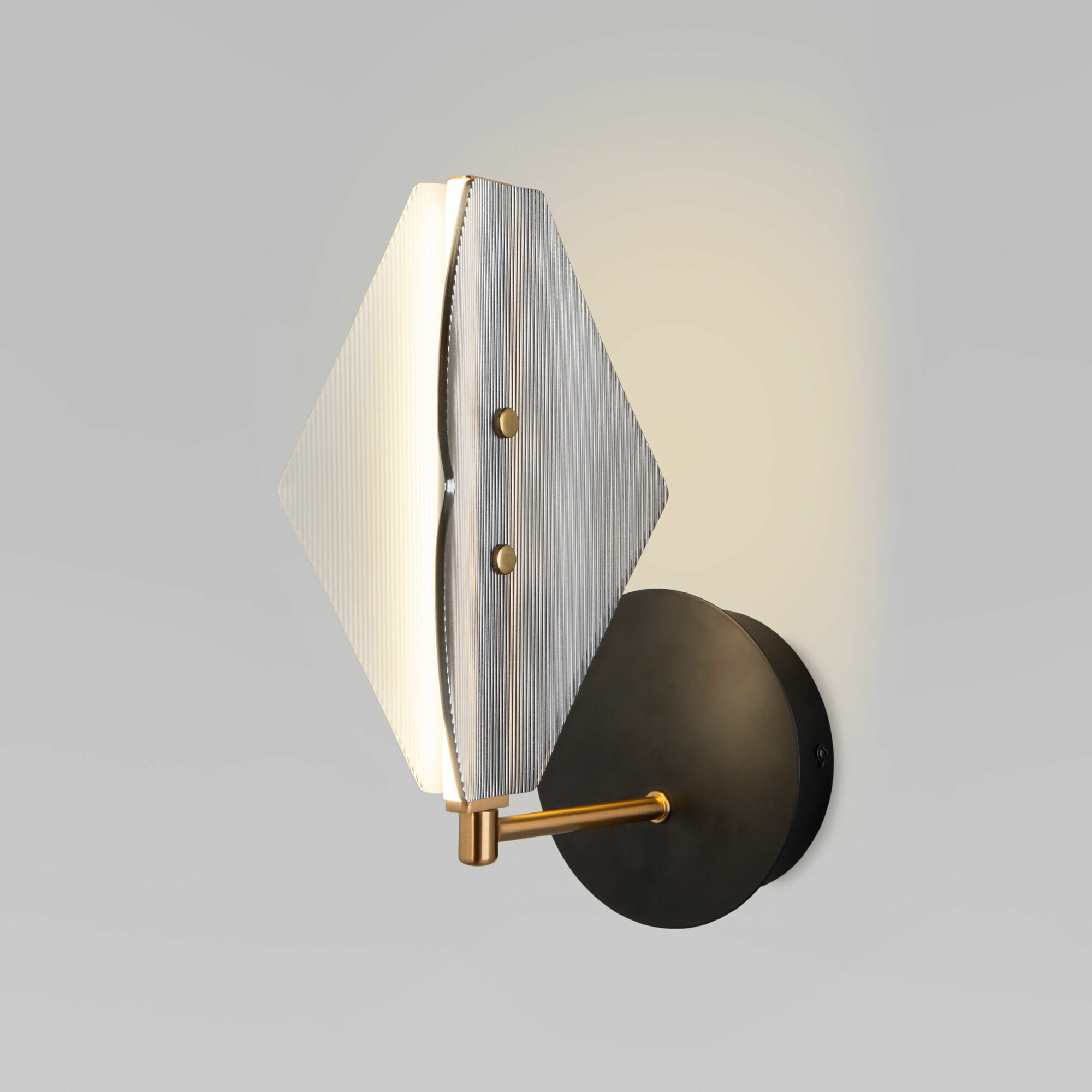 Бра / Настенный светодиодный светильник Eurosvet Glare 303054 LED, 4000К, 8 Вт, латунь / белый