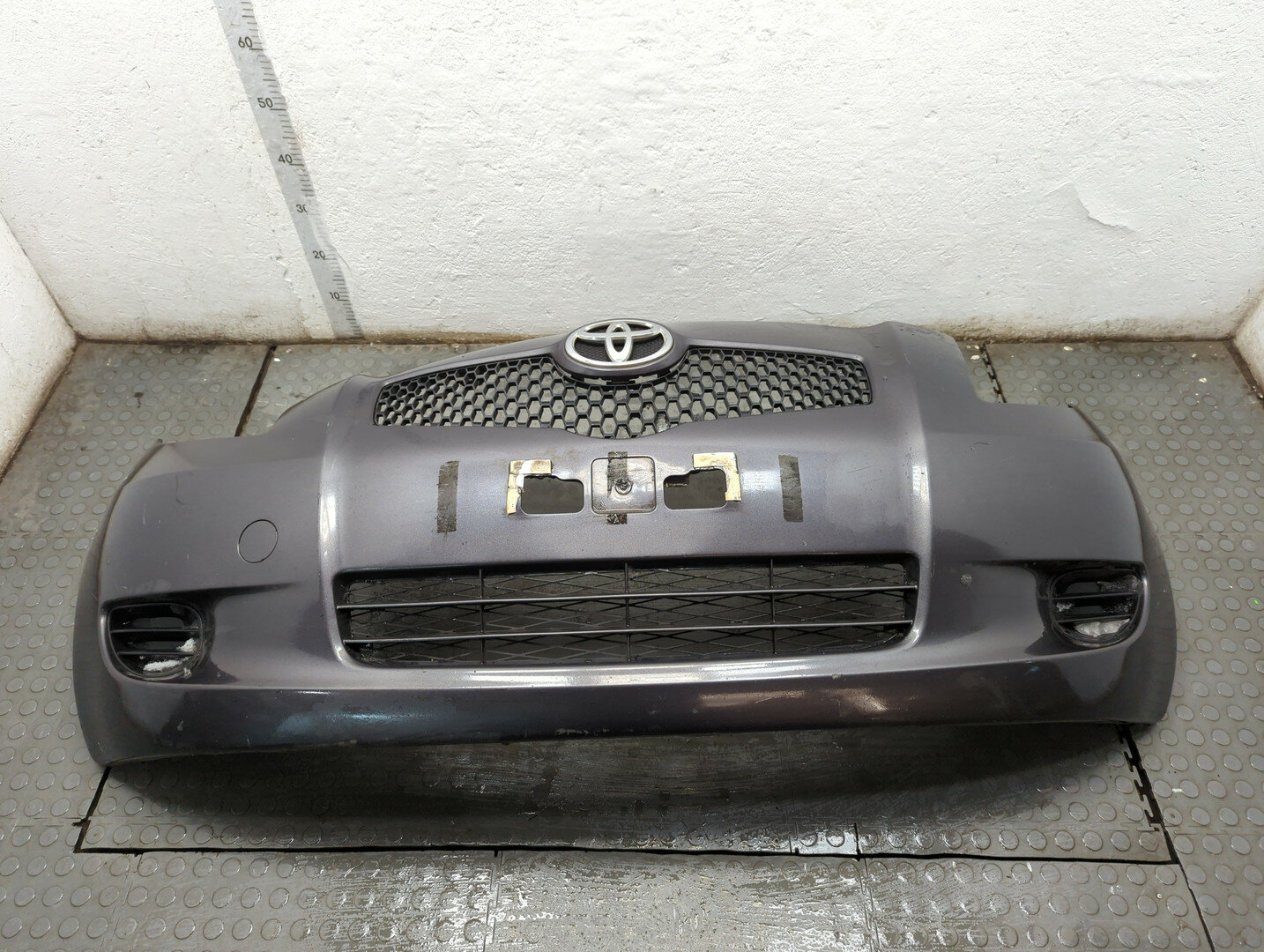 Бампер передний Toyota Yaris Б/У