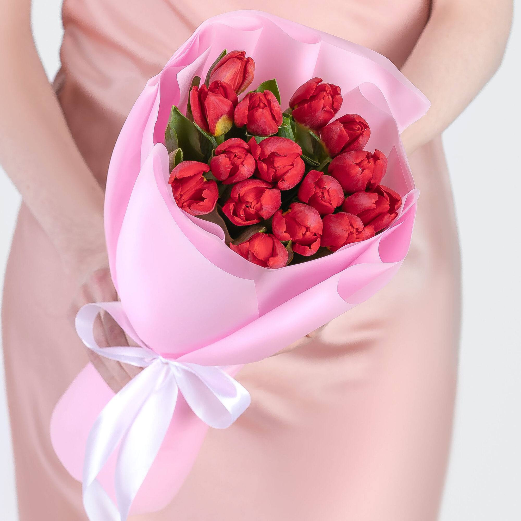 Букет Мегацвет24 "Красные Тюльпаны", 15 цветов, дизайнерская упаковка