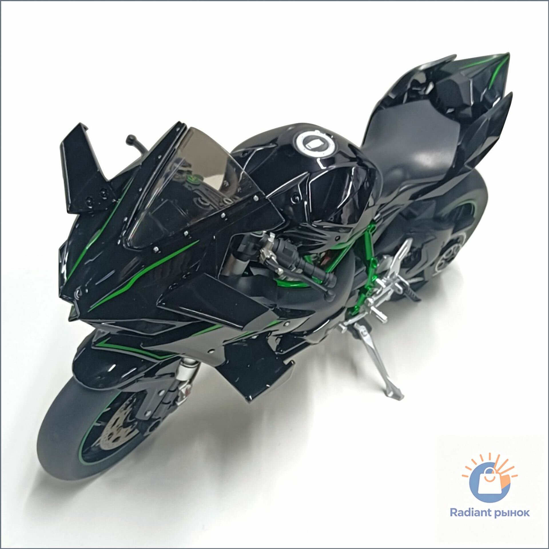 Модель мотоцикла Kawasaki H2R в масштабе 1:6 с функцией зажигания, распылением воды и вращающимся задним колесом