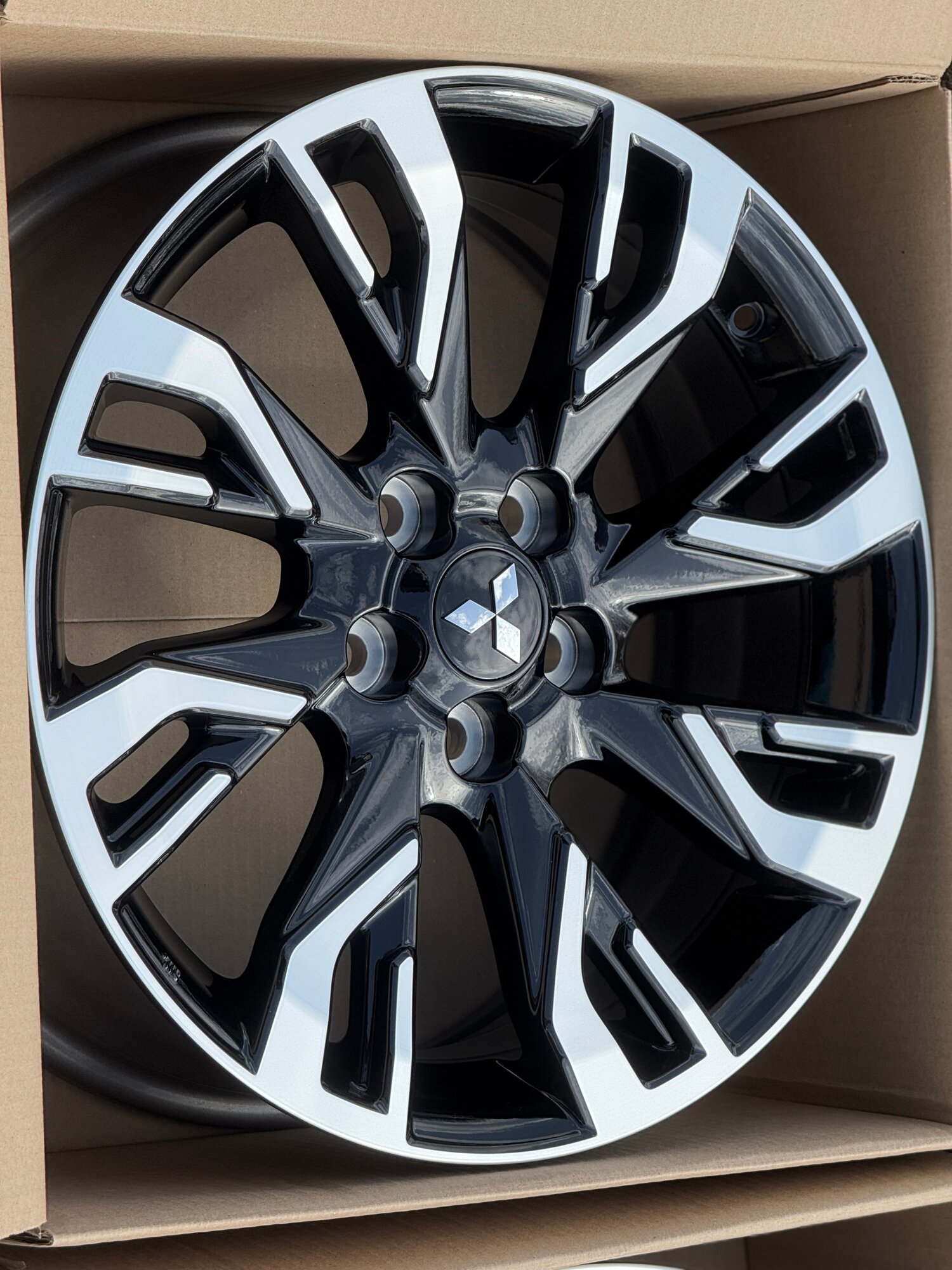 Диск литой оригинал Mitsubishi Outlander R18