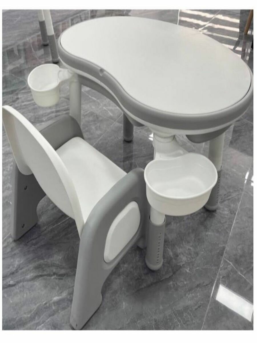 Пластмассовый игровой детский стол-трансформер с регулировкой высоты и контейнером для хранения игрушек, с двусторонней крышкой для собирания конструктора и рисования