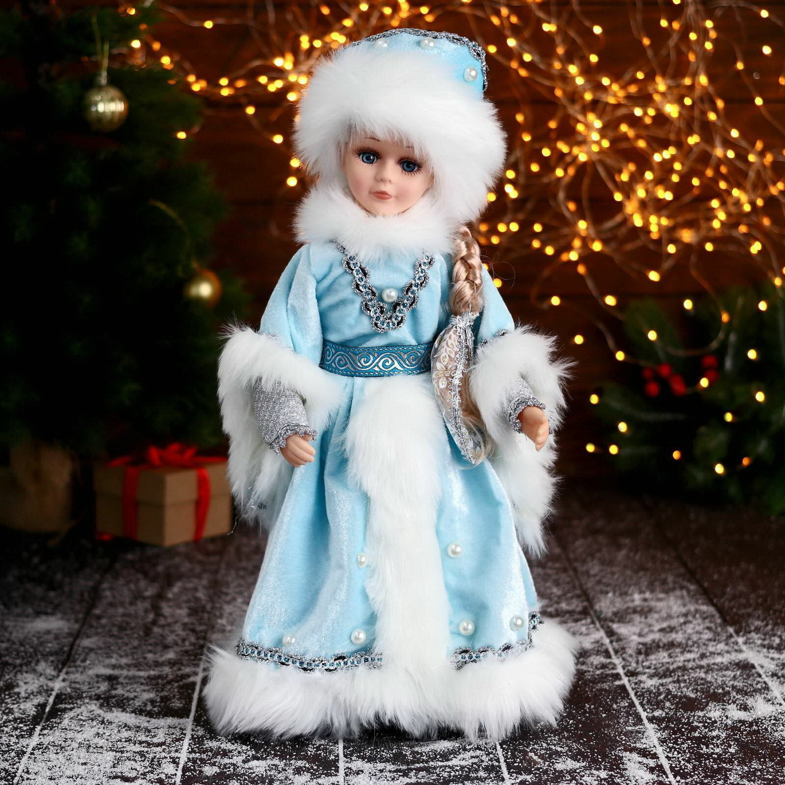 Снегурочка под ёлку "Зимнее волшебство. В голубой шубке с бусинками" двигается, 40 см
