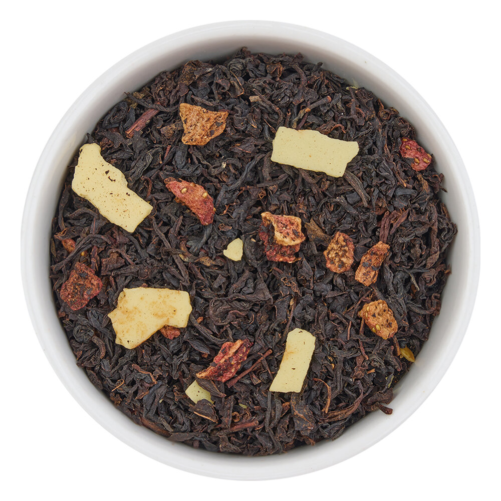 Черный индийский чай Алиса в зазеркалье, с шоколадно-клубничными лепестками и кусочками клубники