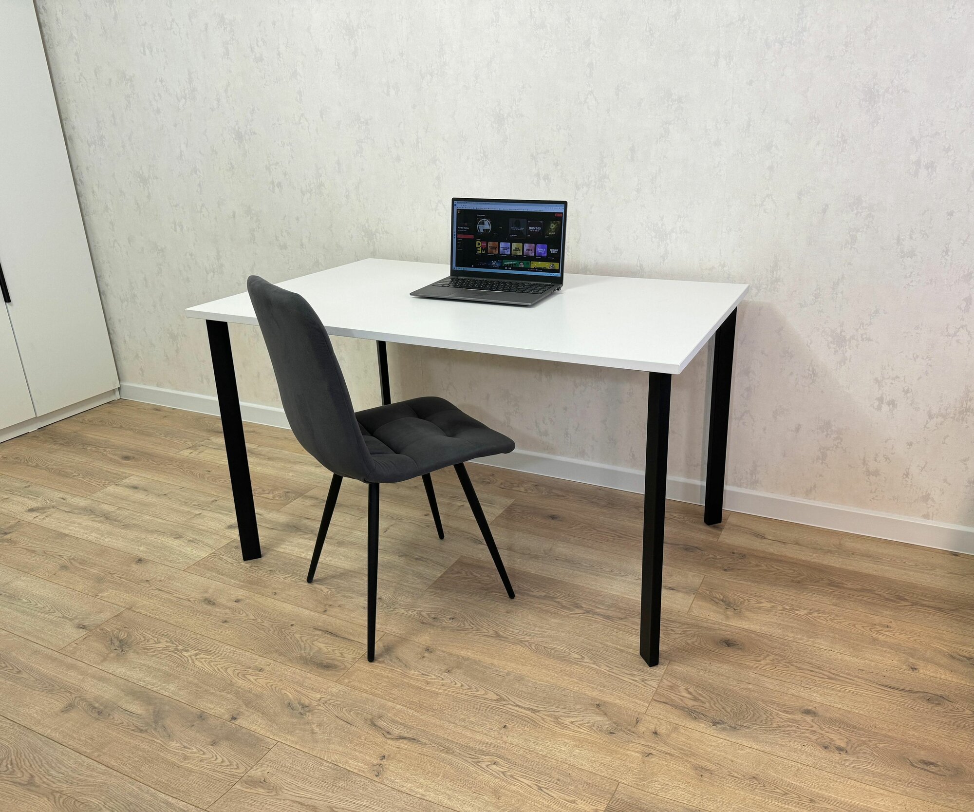 Игровой стол Компьютерный Белый 90*70 см. Ножки черные