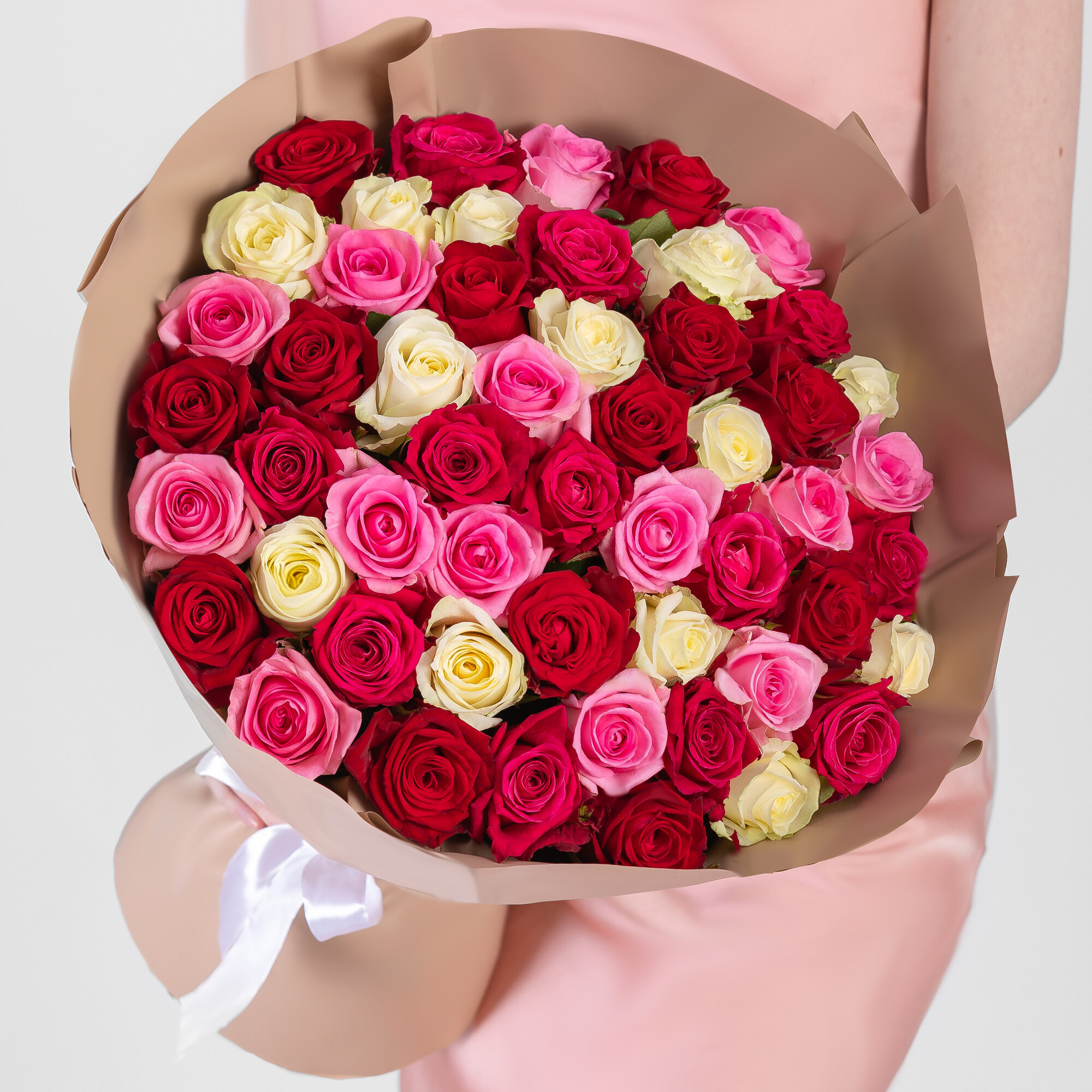 Букет Мегацвет24 "Роза Микс", 51 роза, высота 40см, на стеблях