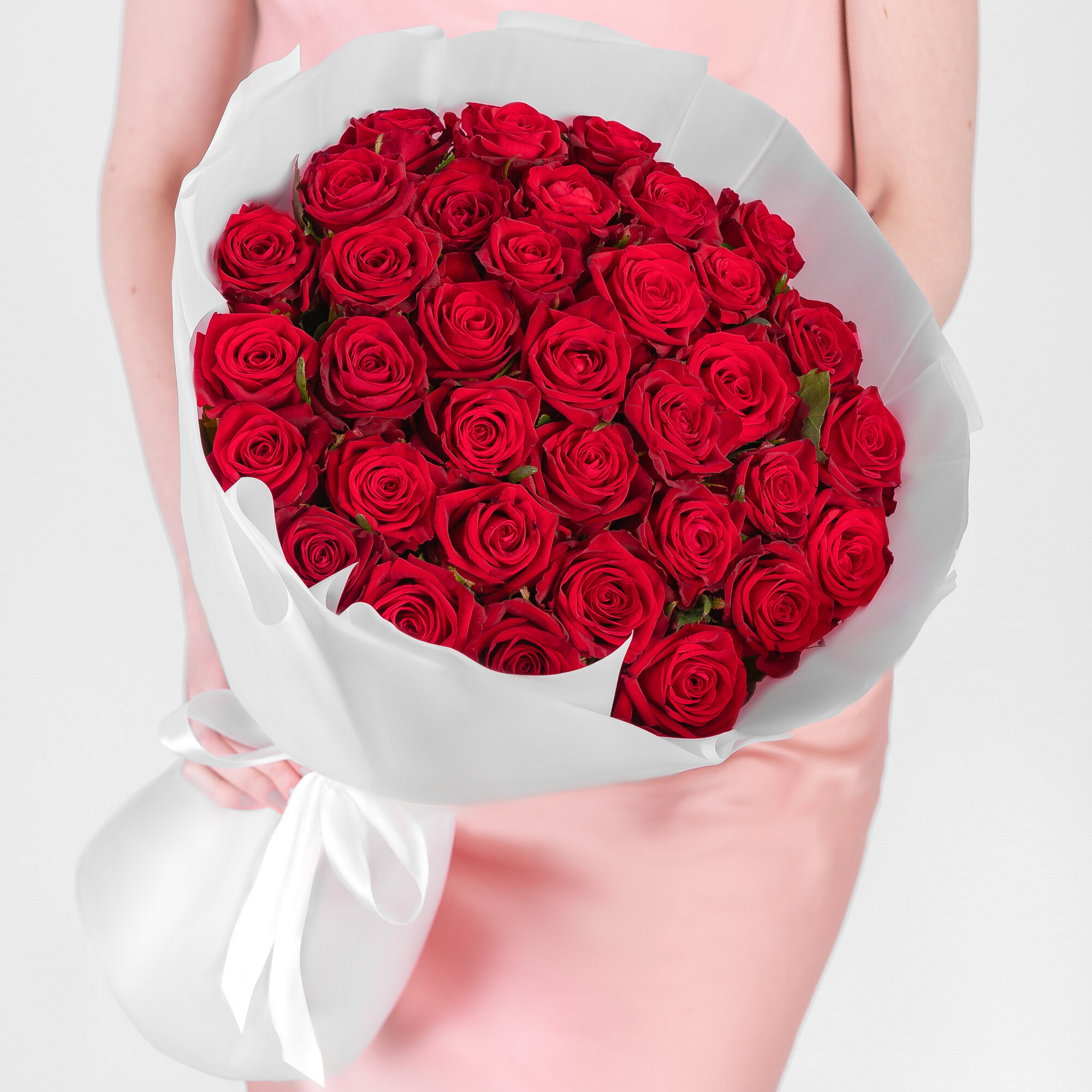 Букет Мегацвет24 "Ред Наоми", 35 роз, 50см, под ленту, дизайнерская упаковка, красный