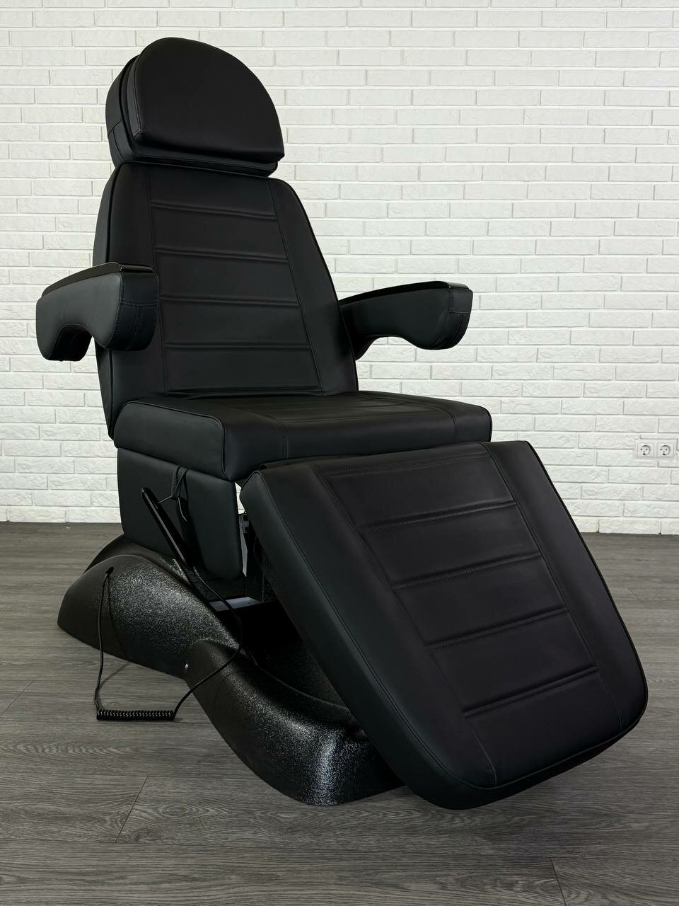 Косметологическое кресло Gabriela Black Edition, 3 мотора