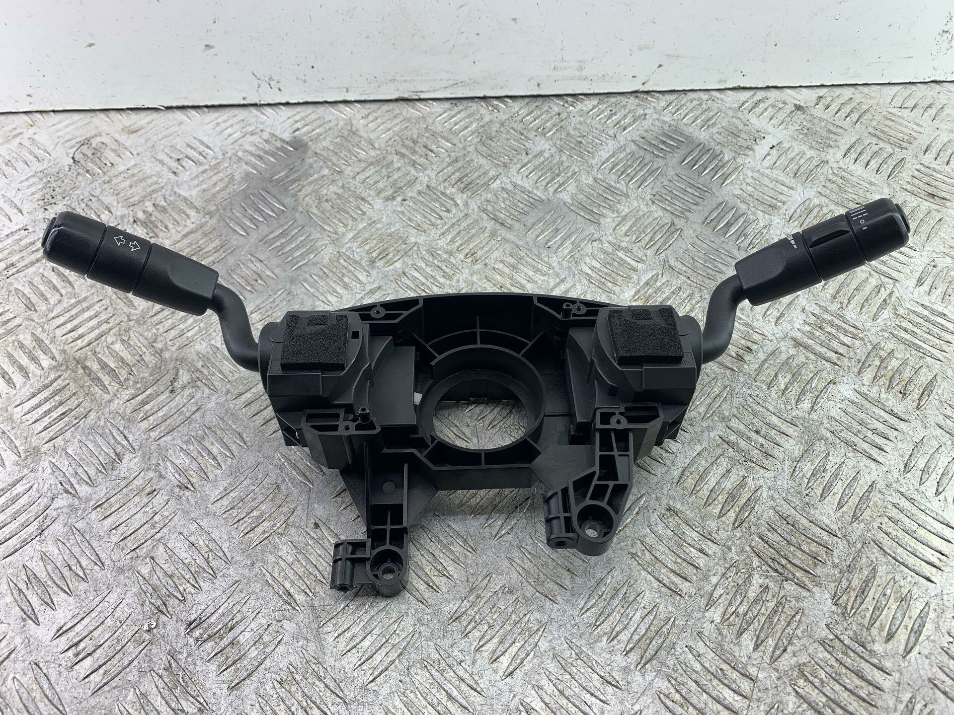 Переключатель подрулевой (стрекоза) Land Rover Discovery 3 L319 2007 XPB500350