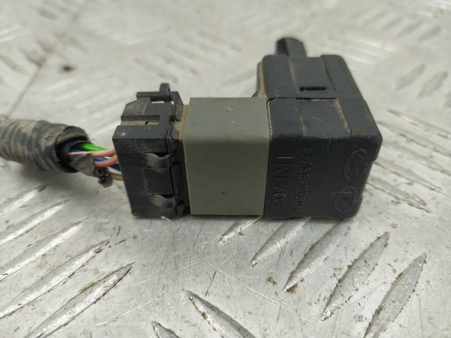 Датчик педали тормоза (лягушка) Kia Rio 3 (2011 - 2015)