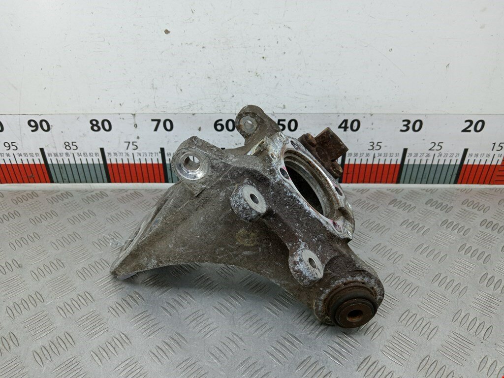 Кулак задний правый BMW X5 (E53) 33321095240 арт. 2266516