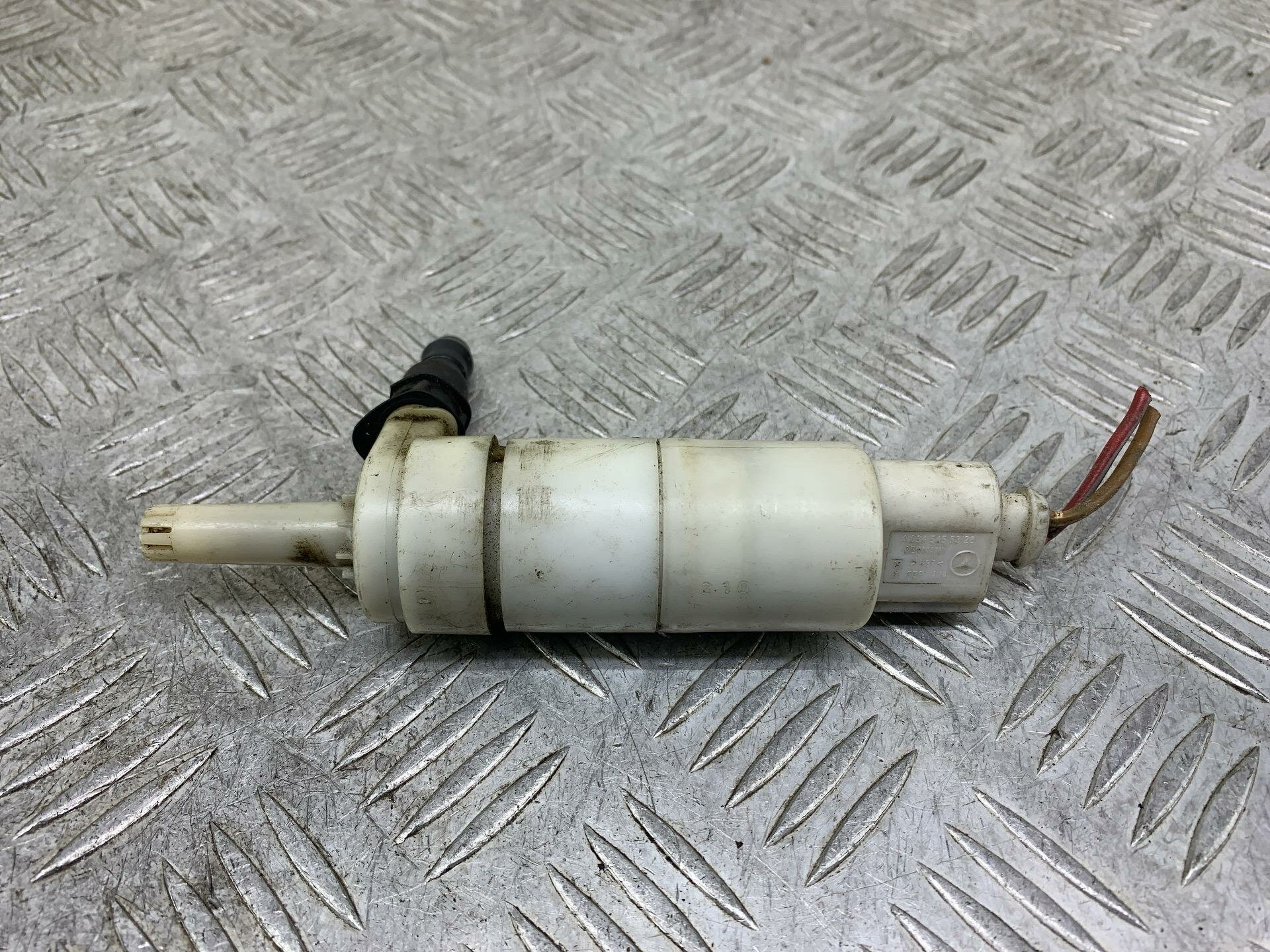 Насос (моторчик) омывателя фар Mercedes-Benz C W203 (2000 - 2004) A0345455328