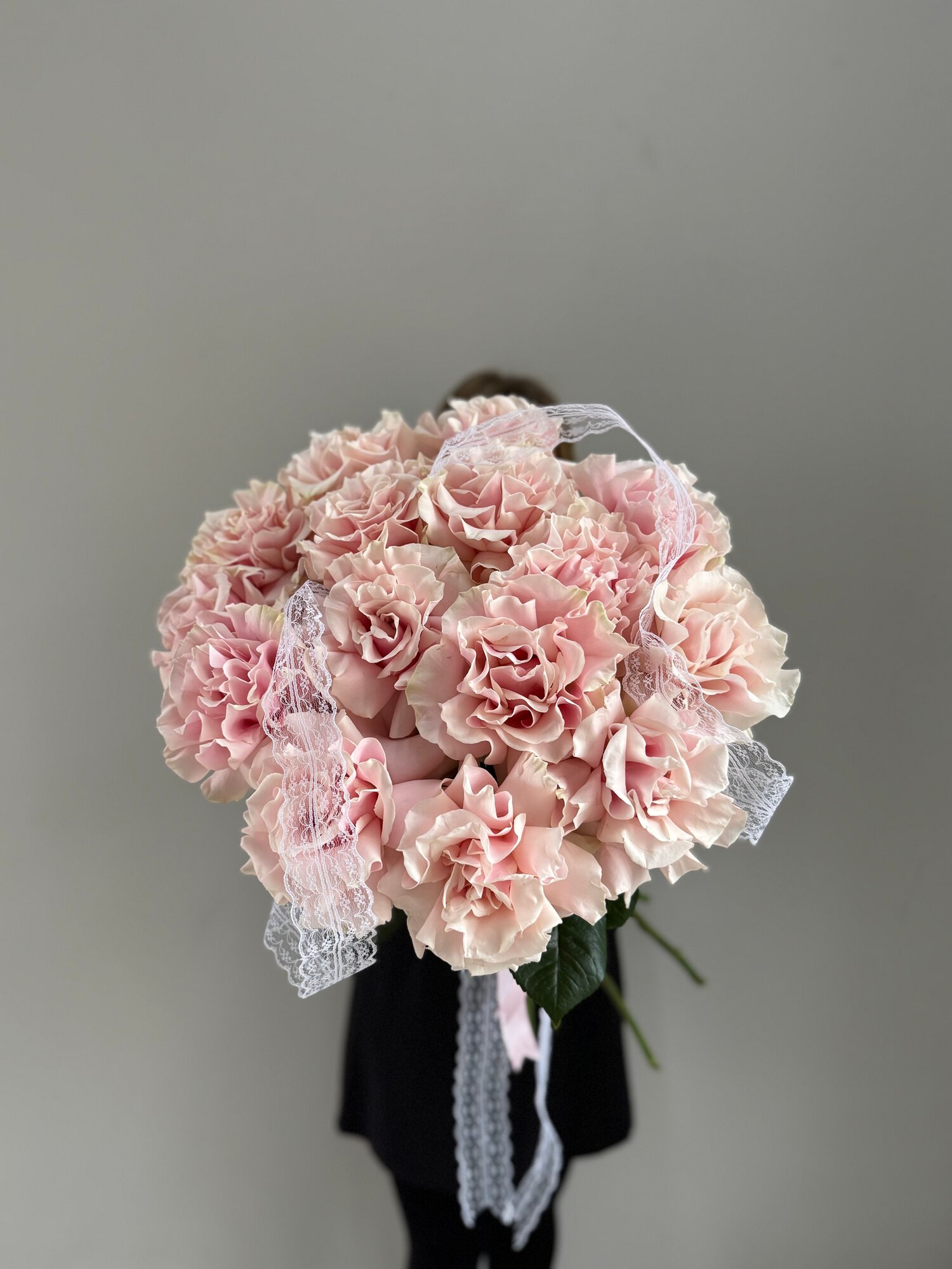 Букет из французских розовых роз 15 шт ( живые цветы)