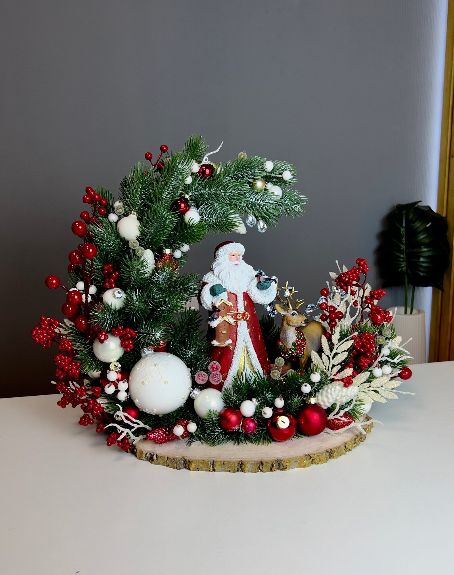 Новогодняя композиция "Дед Мороз под елью", подарок на новый год Размер 36х35х36