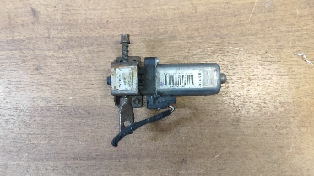 Мотор регулировки сиденья Volkswagen Touareg 7L 988582102