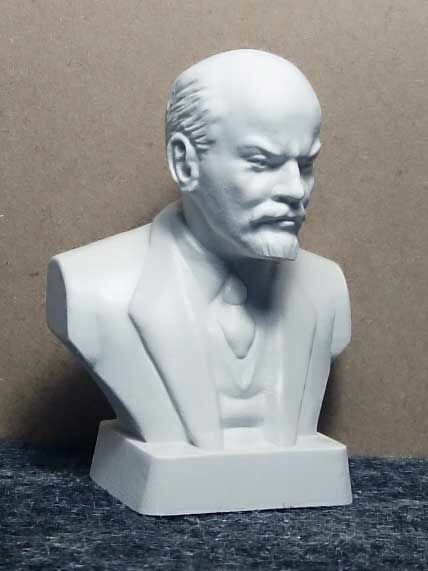 Бюст Ленина в костюме тройке из камня. Высота 60мм. Высокая детализация. Белый. Тяжелый и холодный