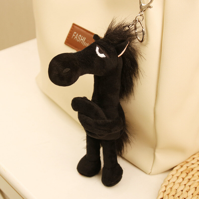 Талисманом Года Лошади является хладнокровный и отстраненный черный конь, который можно приобрести в виде брелока для сумки, небольшого кулона в виде лошади и плюшевой игрушки в подарок.