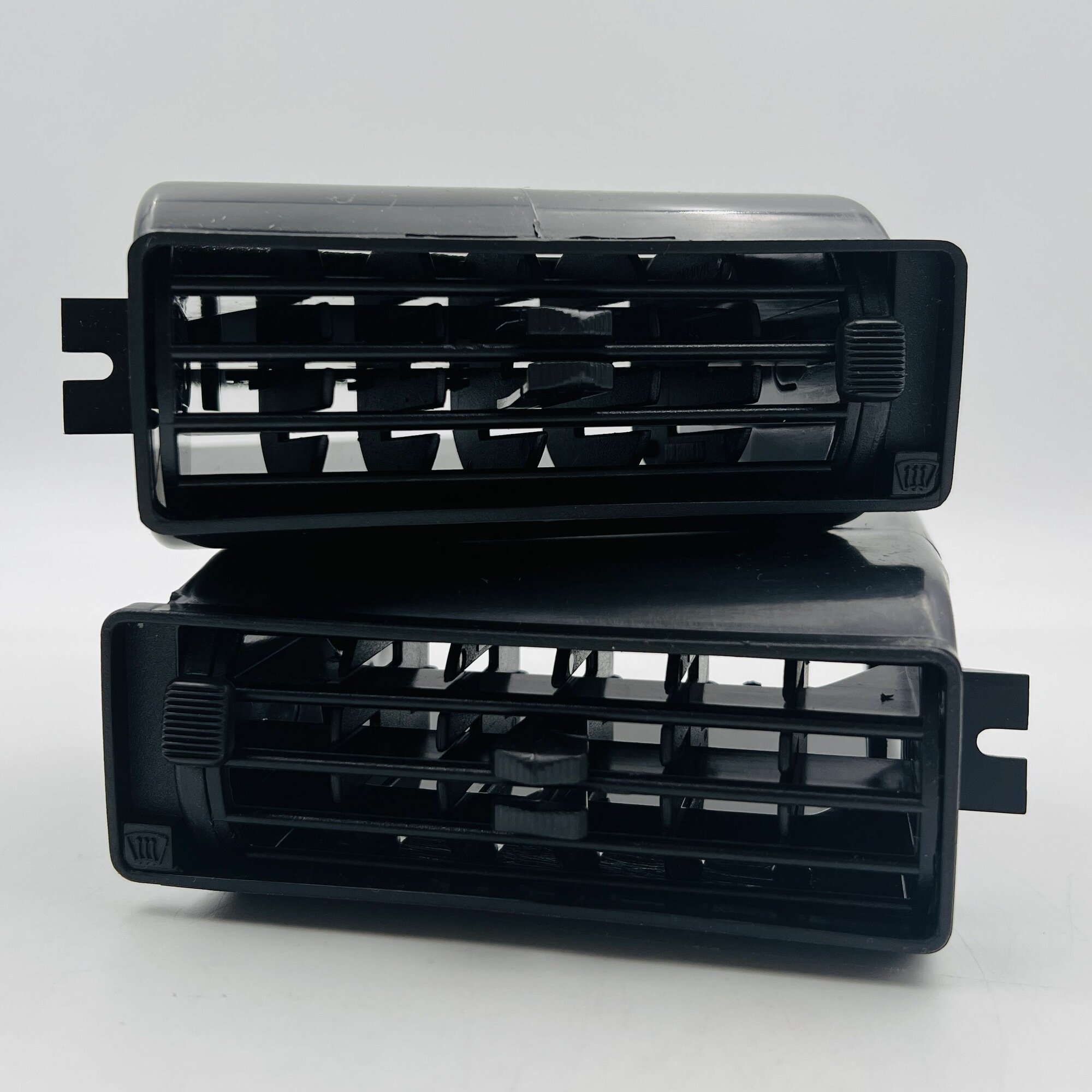 Дефлекторы воздуховода боковые подходит для ВАЗ 2108, 2109, 21099 с низкой панелью комплект 2 шт