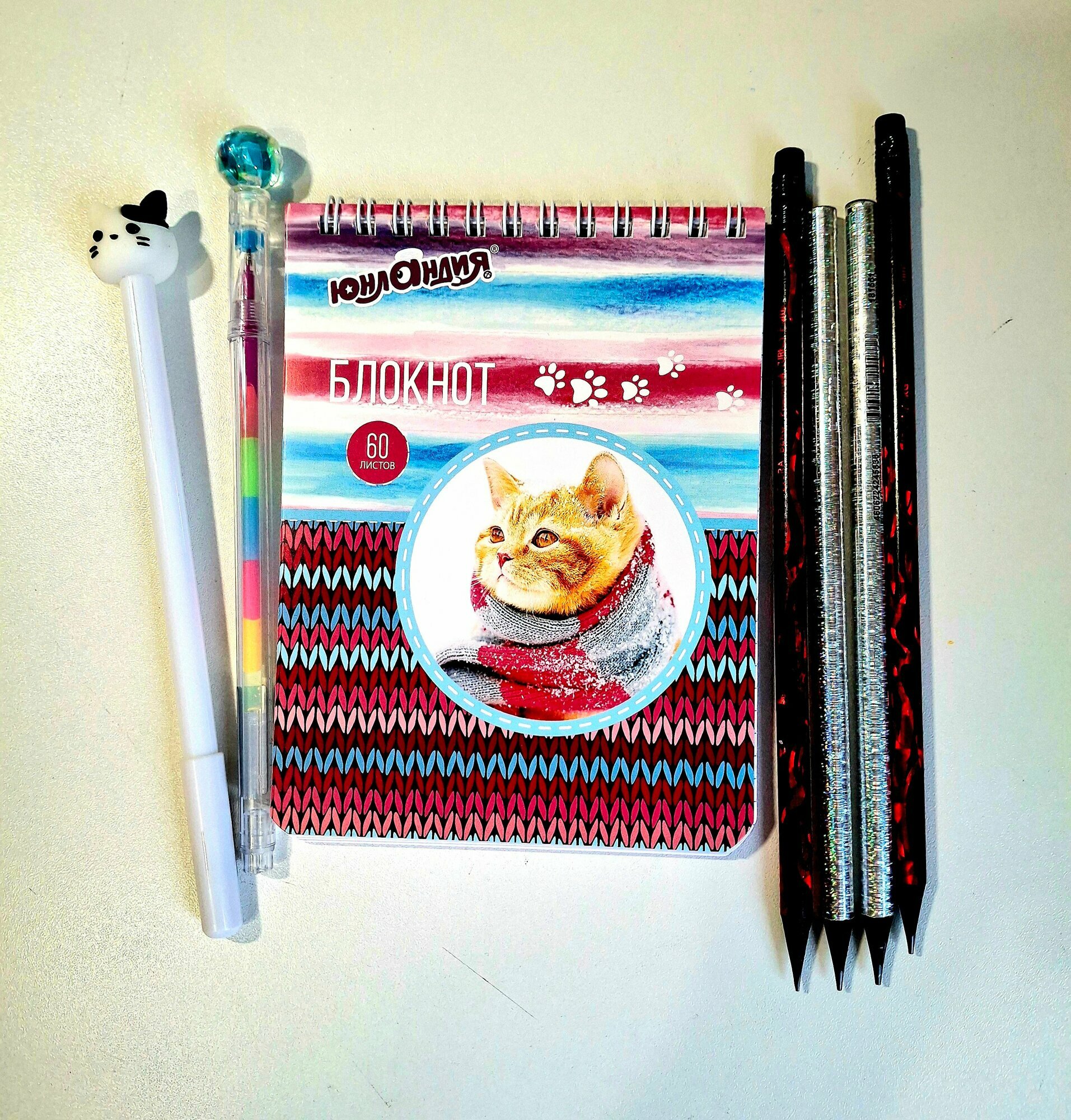 Набор 7 предметов: ручка-топпер, карандаши, блокнот и ручка с радужными чернилами.