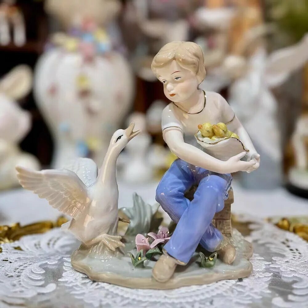 Статуэтка Белый + зеленый, высота 16.8 см, длина 19 см