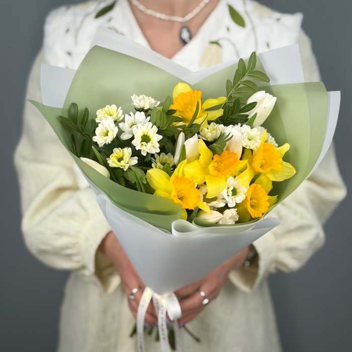 Букет Утренняя росинка в стильной упаковке. «365 Поводов» - живые цветы с доставкой